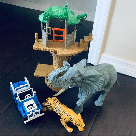 Animal Planet Safari/Jungle Wildlife Treehouse/Playhouse Kids Toy Playset